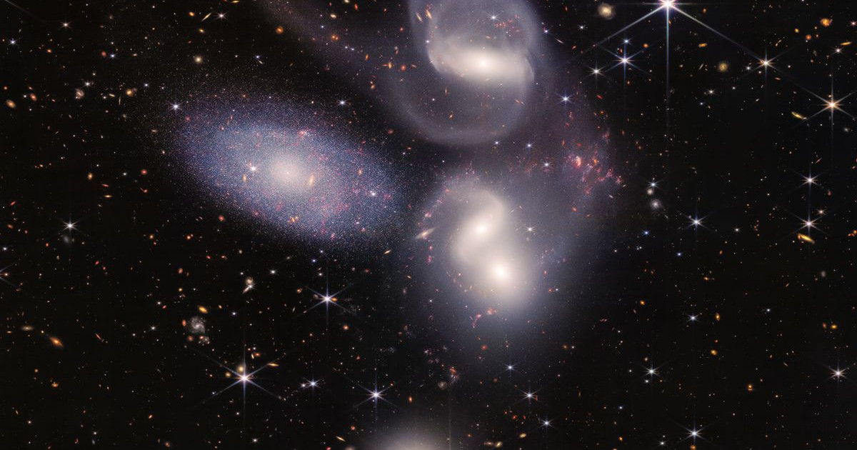 Το James Webb αποκαλύπτει μια σπάνια «σύγκρουση» πέντε γαλαξιών στο ...